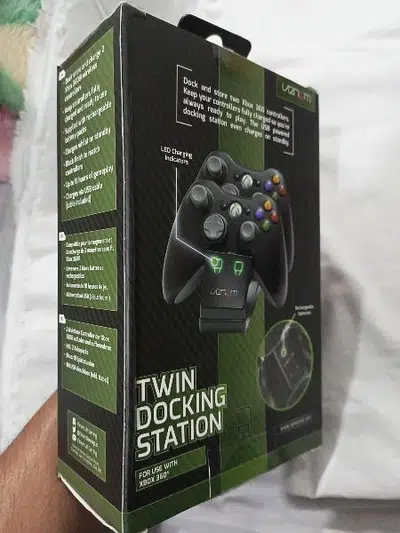 Venom Xbox 360 Twin Dock Charging Station - GameUtha.com